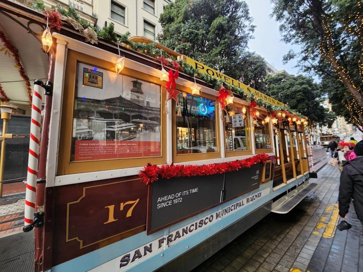 San Francisco’s Iconic Cable Car is Dressed Up For Christmas, Filipino ...